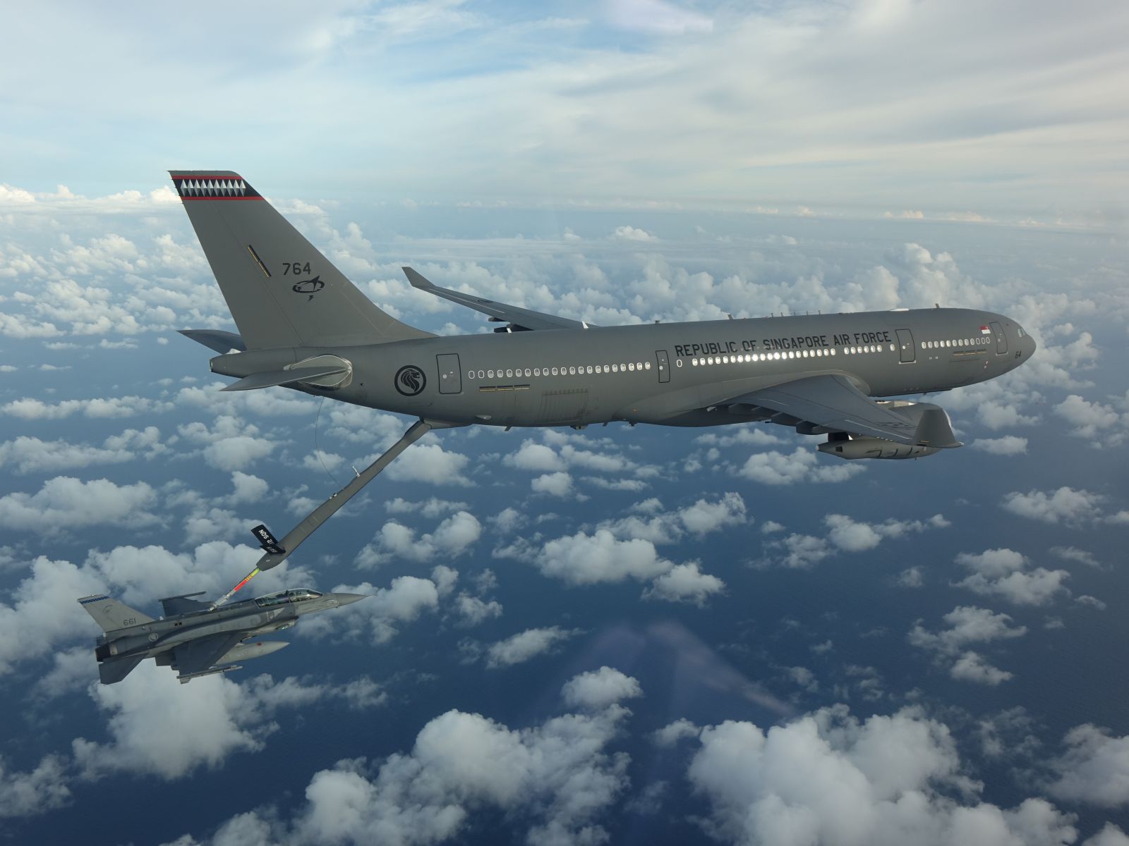 Airbus A330 MRTT Becomes World’s First Tanker Certified for Automatic Air-to-Air Refueling ...